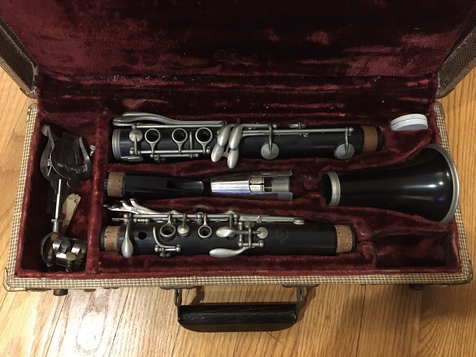 Henri Leduc Paris Vintage Clarinet with Case for Sale in Downers Grove ...
