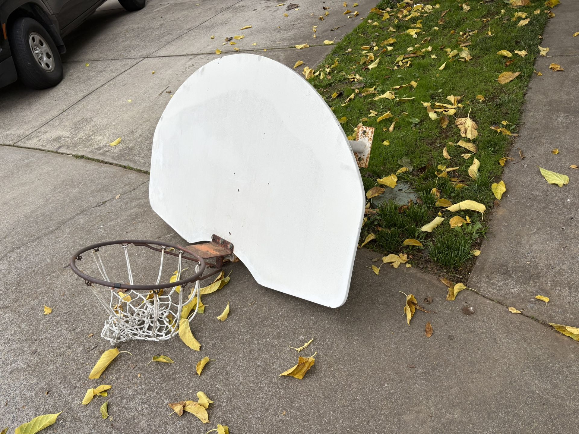 Free Basketball Hoop for Sale in Elk Grove, CA - OfferUp