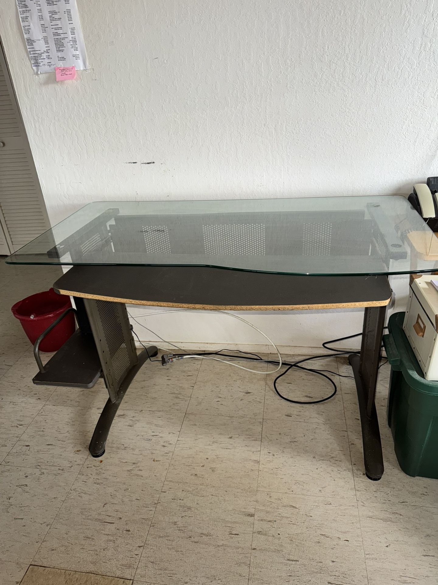 FREE Computer Table - Glass / Metal for Sale in Mililani, HI - OfferUp