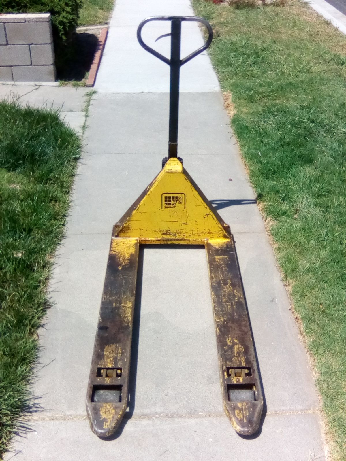 PALLET MULE Hydraulic Pallet Jack 5,000 lbs. for Sale in Fountain ...