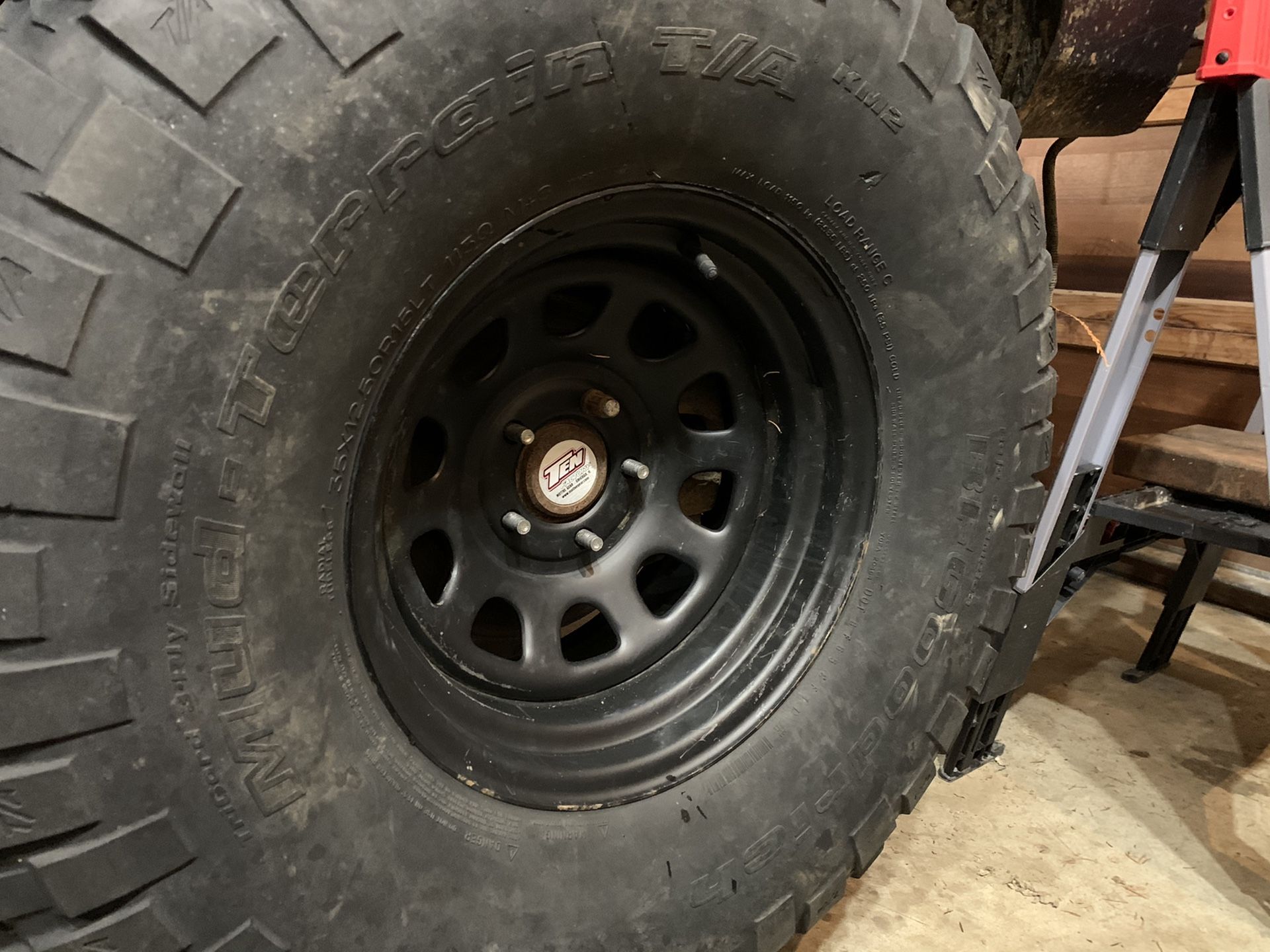 35x12.5R15 BFG KM2 on Jeep wheels for Sale in Gig Harbor, WA - OfferUp