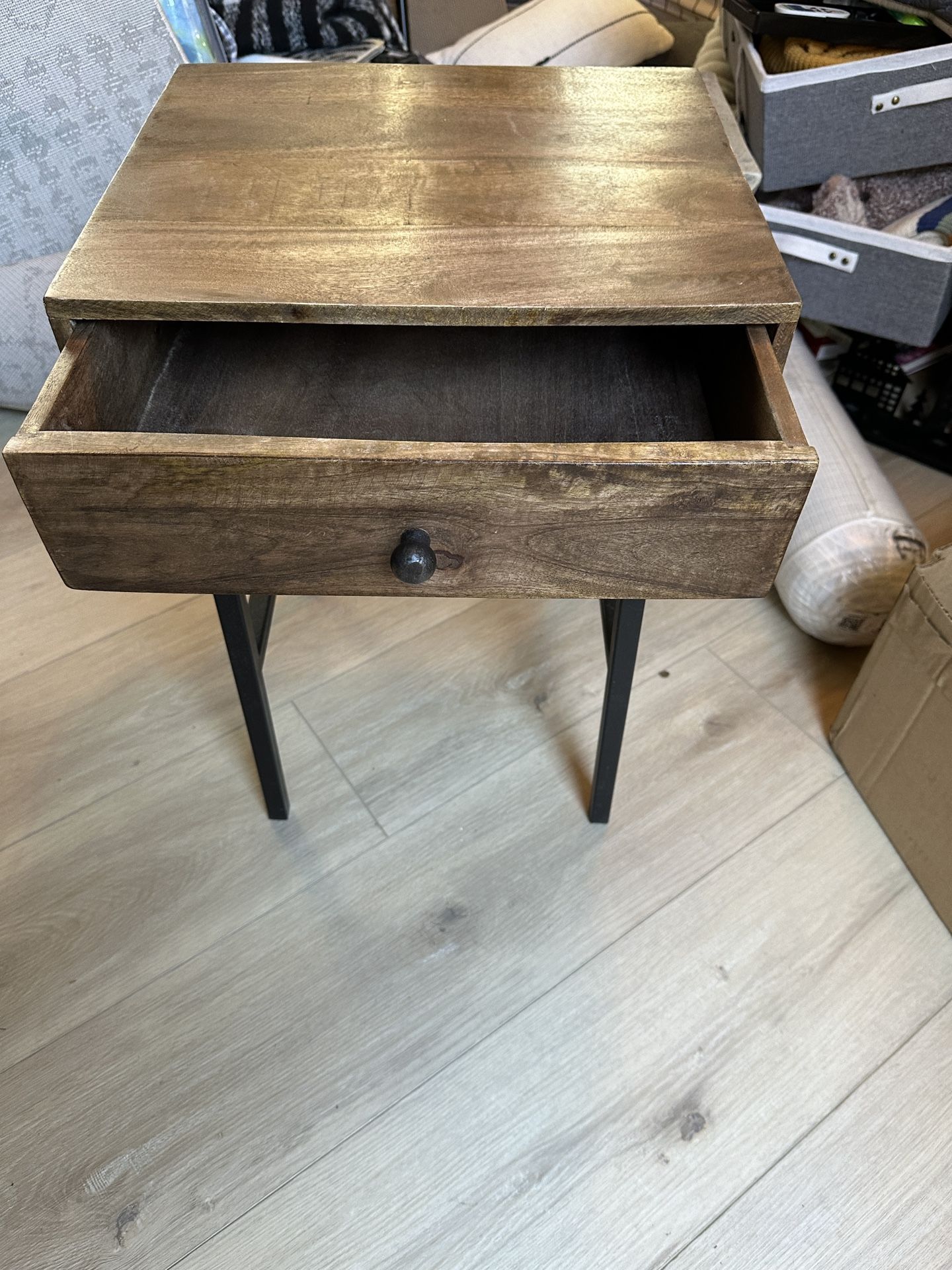 Wood, Single Drawer Night Stand. for Sale in North Las Vegas, NV - OfferUp