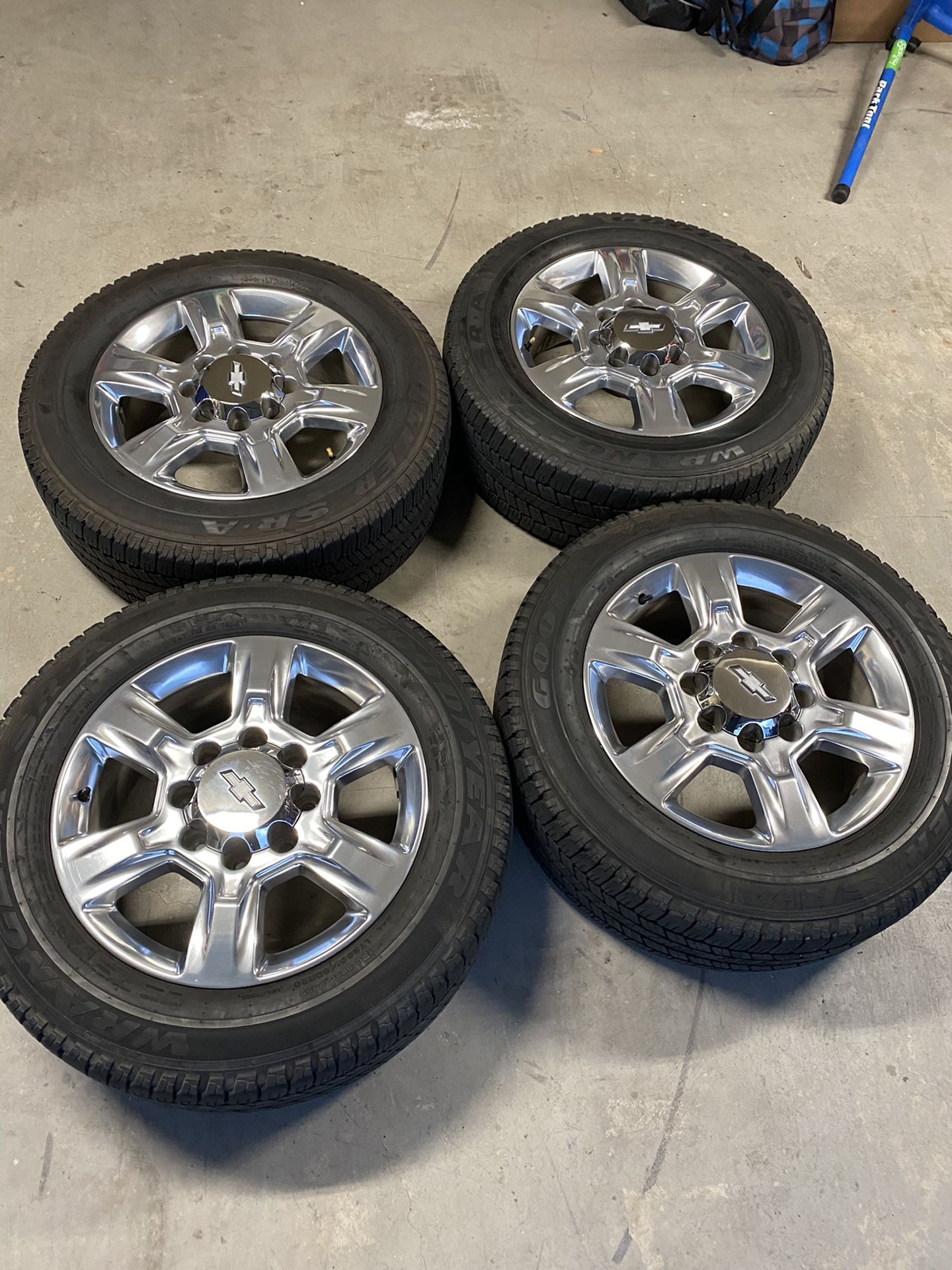 GM 20” wheels and tires 8 lug 8x180 2500hd silverado Sierra for Sale in ...