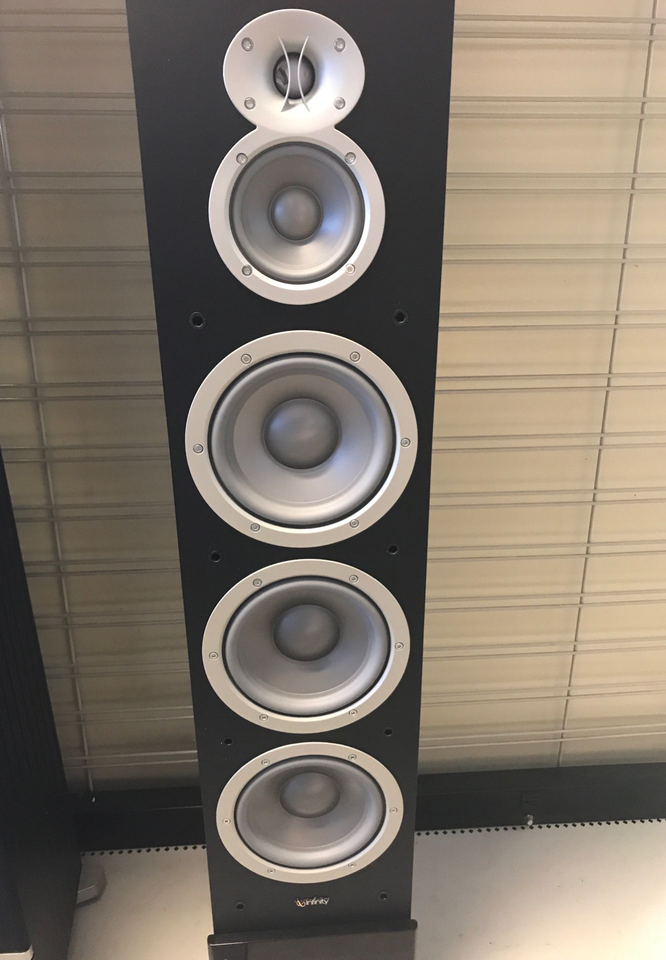 Infinity tower speakers CLASSIA C336 for Sale in Phoenix, AZ - OfferUp