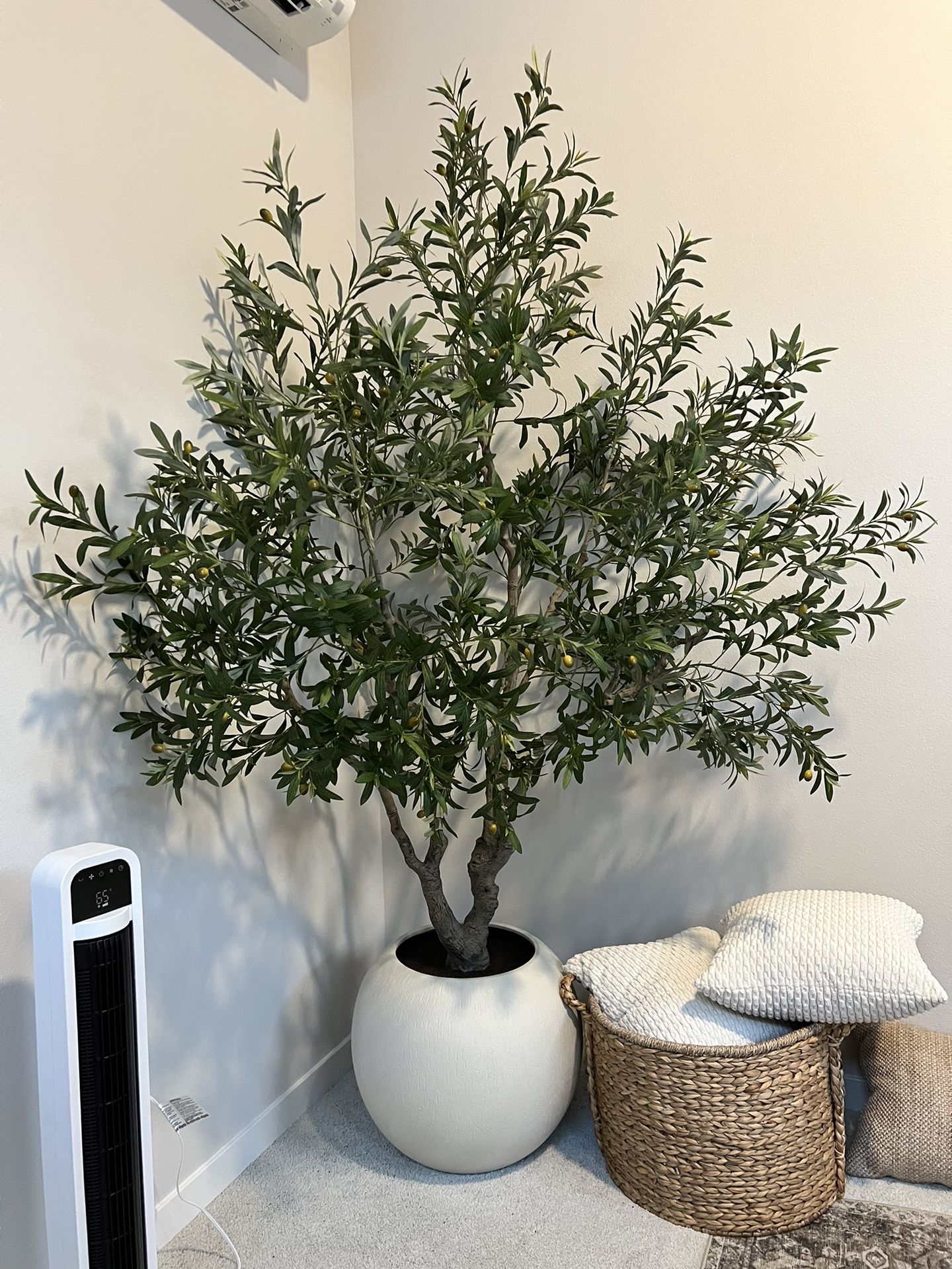 8 Ft Faux Costco Olive Tree for Sale in Marysville, WA - OfferUp