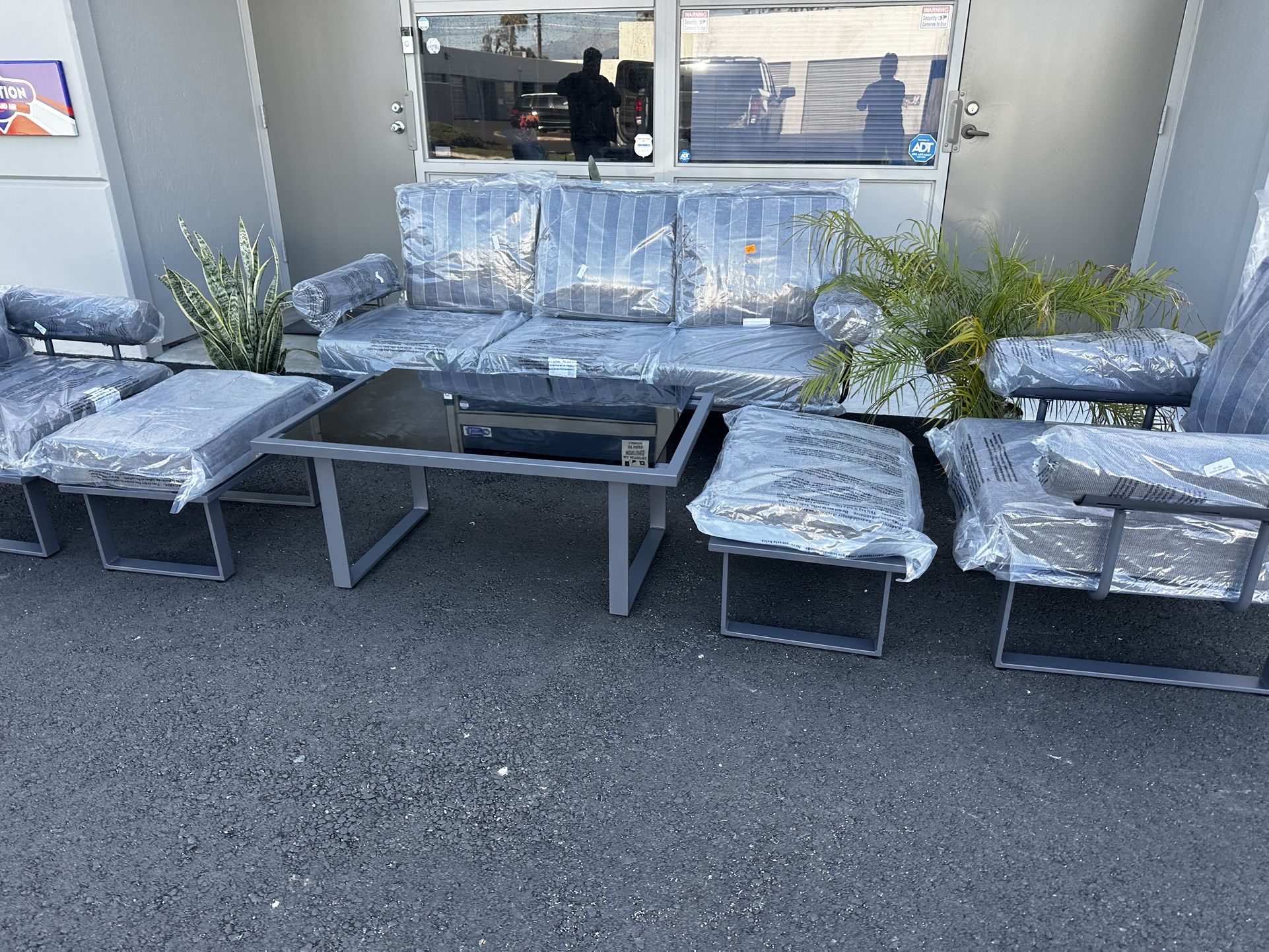 brand new patio ovios set in box for Sale in Riverside, CA - OfferUp