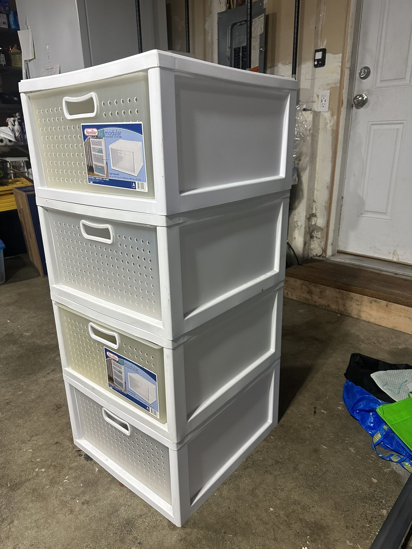 Sterilite Large Stackable Drawers For Sale In Marysville Wa Offerup