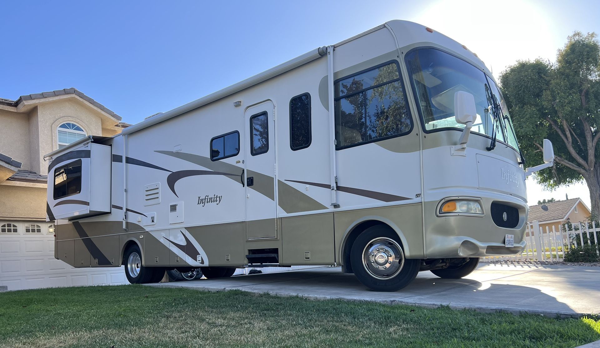 2003 Infinity 35D By four winds class A RV ford triton V10 double-slide ...