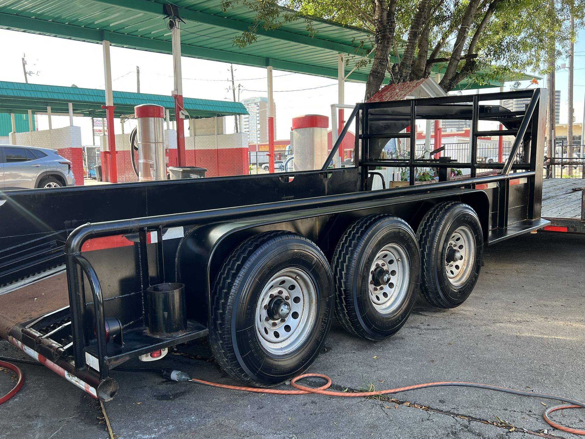 2004 Goosneck Tri Axel Heavy Duty 16ft for Sale in Stafford, TX - OfferUp
