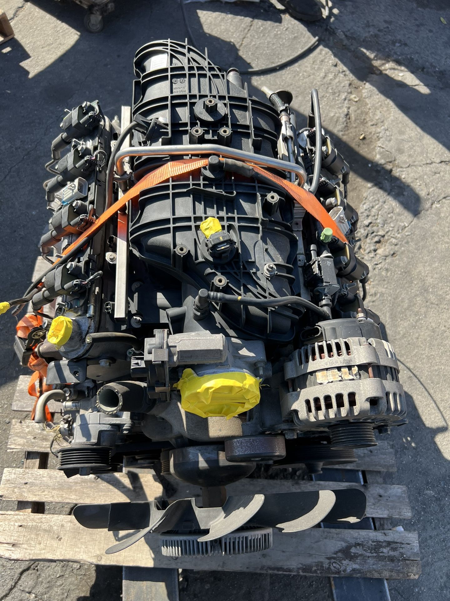 6.0 LY6 Engine Complete Ls 2009 for Sale in Cty Of Cmmrce, CA - OfferUp