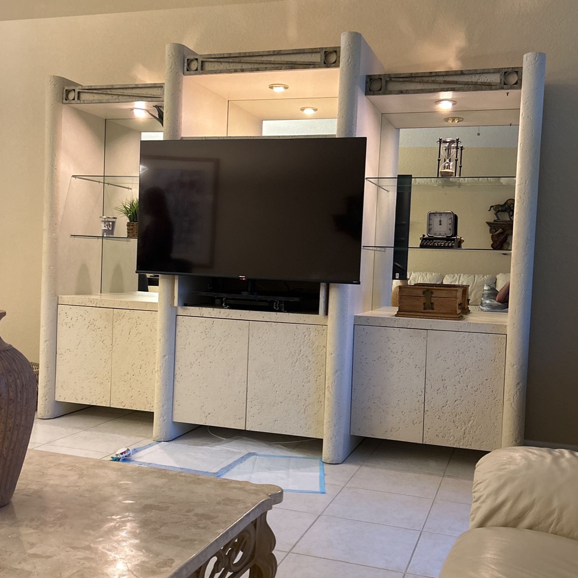 STONE WALL UNIT LIKE NEW for Sale in Boynton Beach, FL - OfferUp