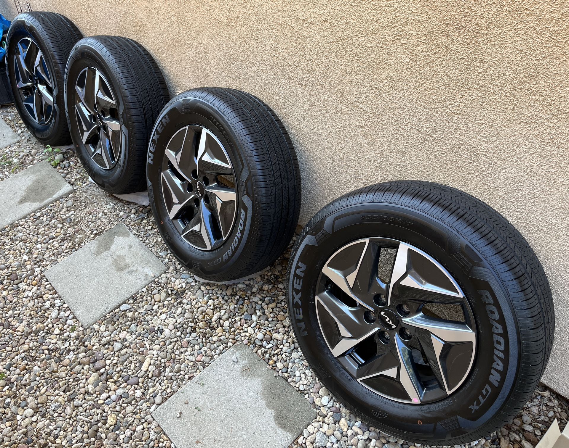2023 Factory KIA Sorento Hybrid Wheel/Rims (x4) and Nexen Roadian GTX 235/65R17 Tires for Sale ...