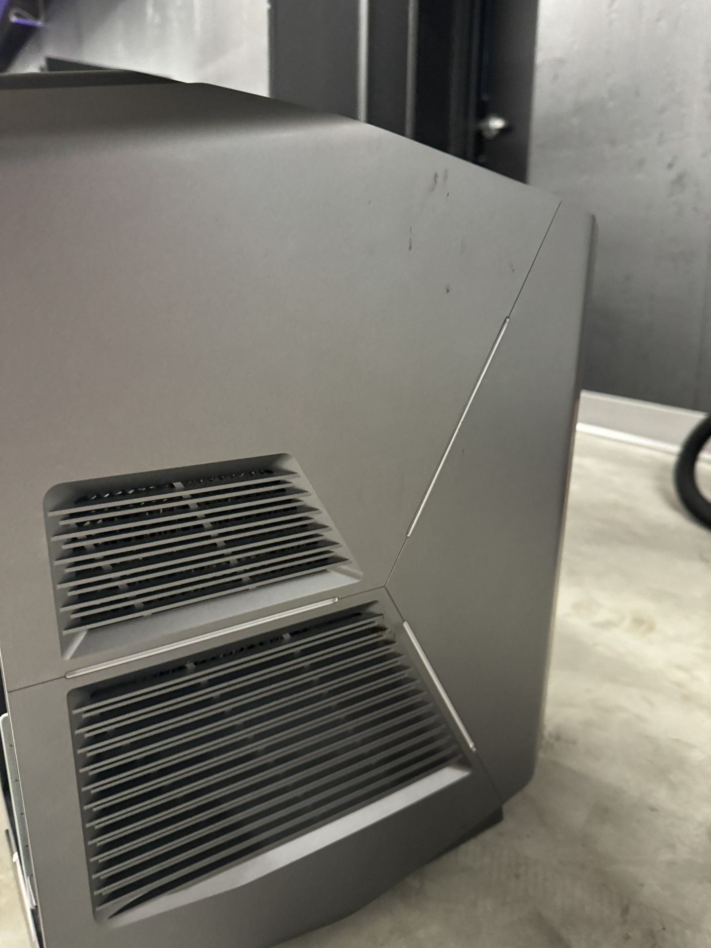 R8 Alienware for Sale in Seattle, WA - OfferUp