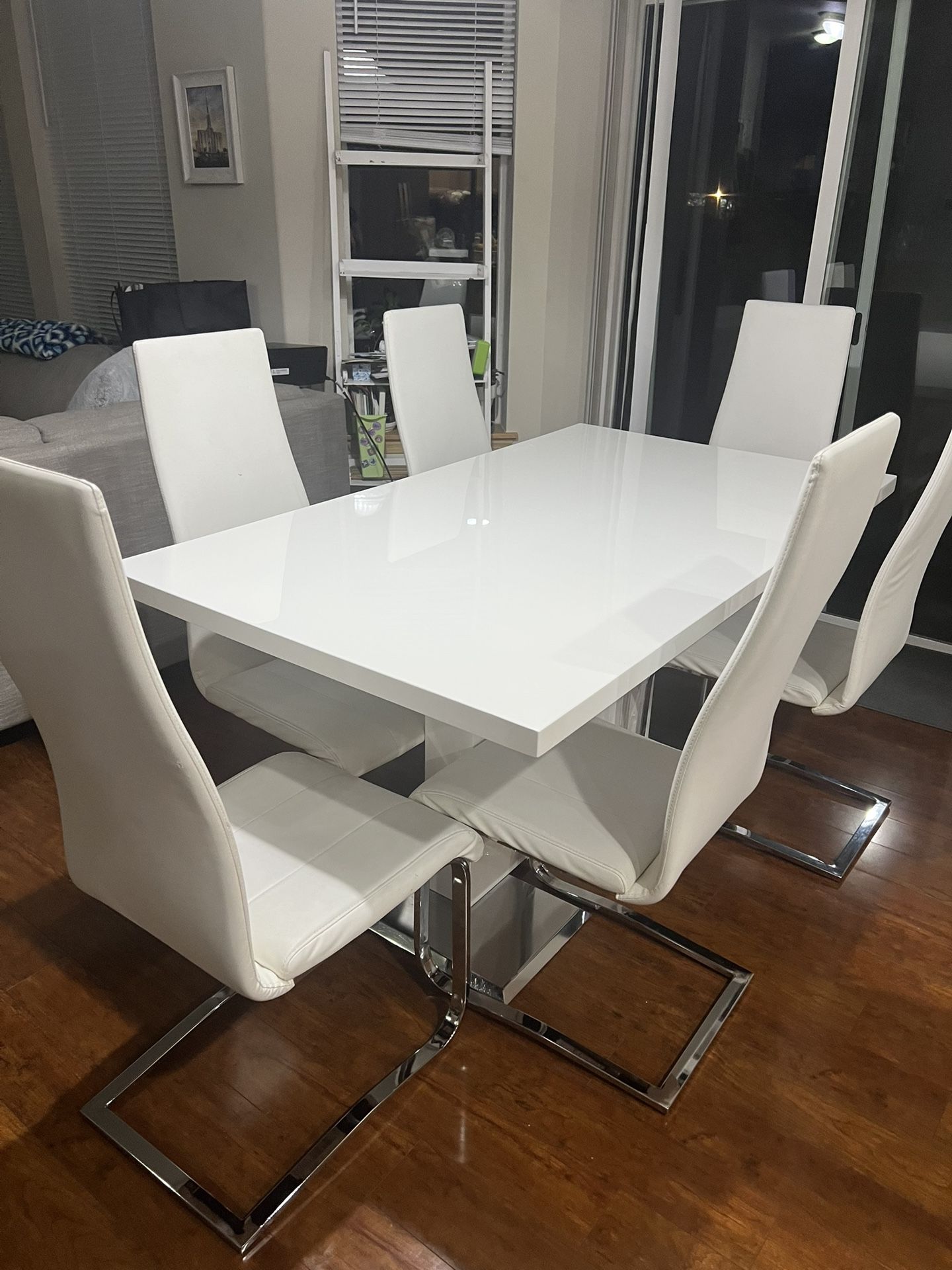 Beautiful dining room table with six chairs for Sale in Bothell, WA ...