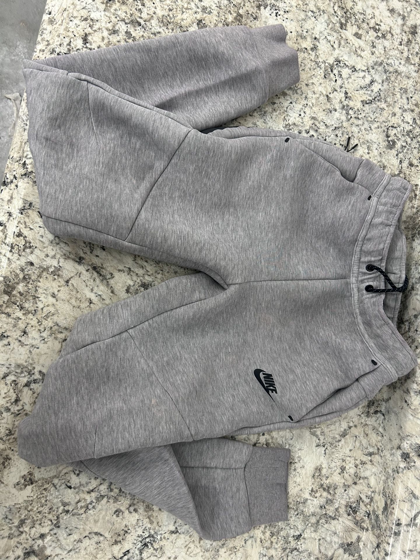 Grey nike tech suit for Sale in Yonkers, NY - OfferUp