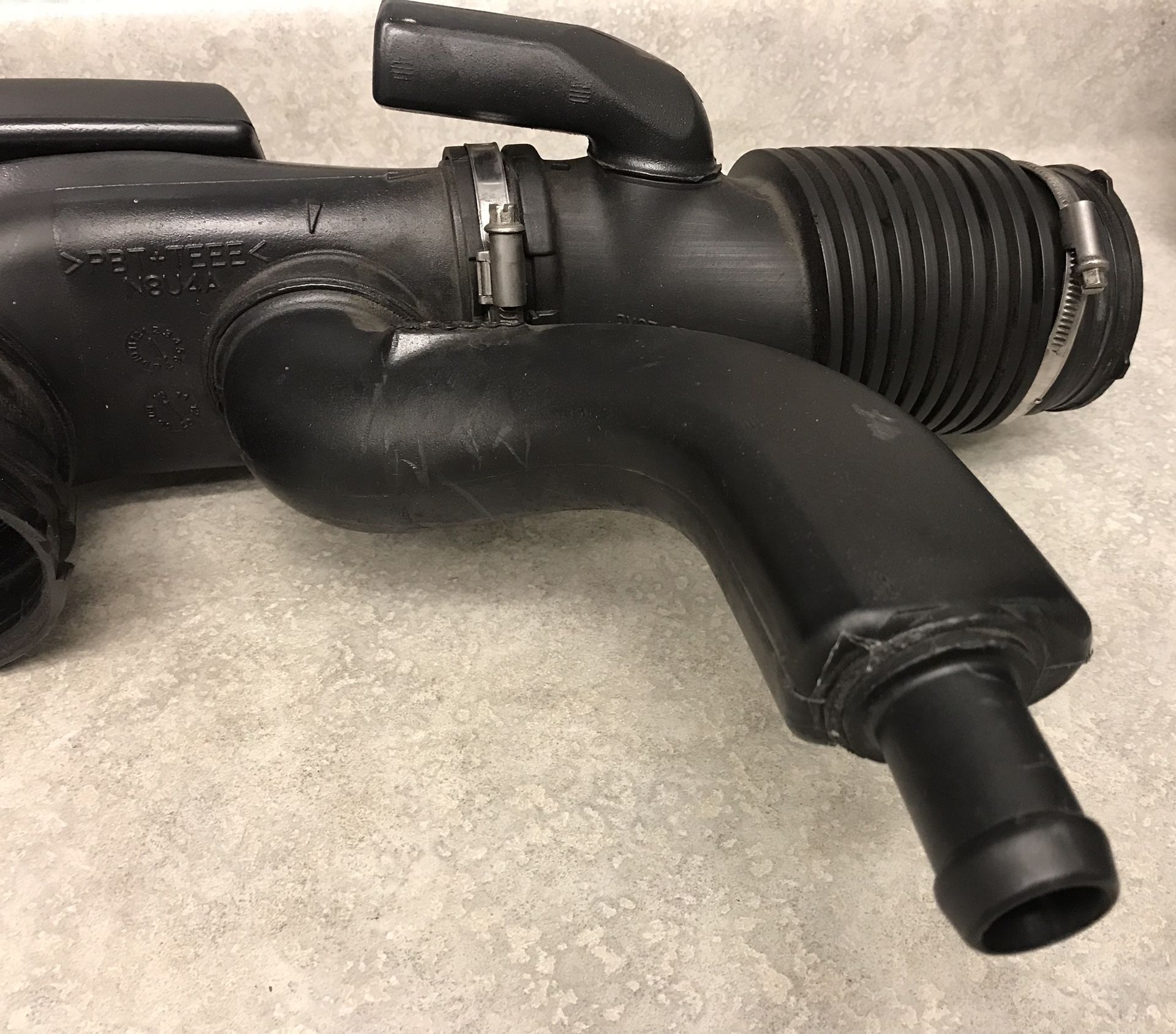 Jaguar OEM INTAKE AIR DUCT 9X23-9R504-BA, AW93-9C623-AA, 9X23-9C623-AC ...