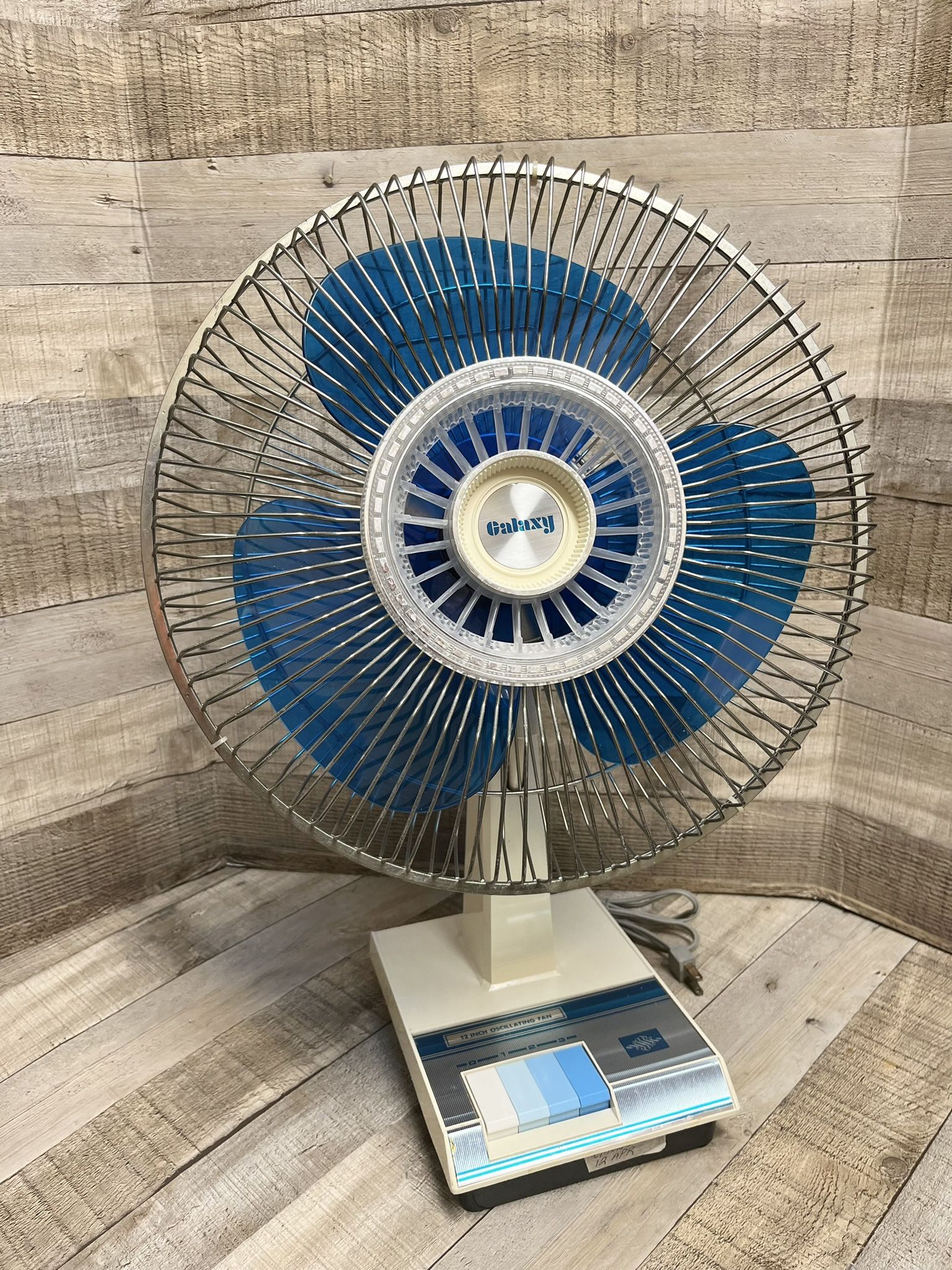 Vi Vintage Galaxy 12" Oscillating 3-Speed Fan. Blue. for Sale in San ...