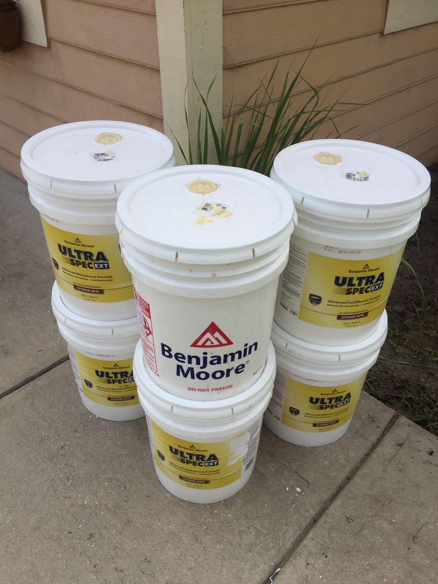 BENJAMIN MOORE ULTRA SPEC EXTERIOR SATIN $600 FOR 30 GALLONS OR $125 ...