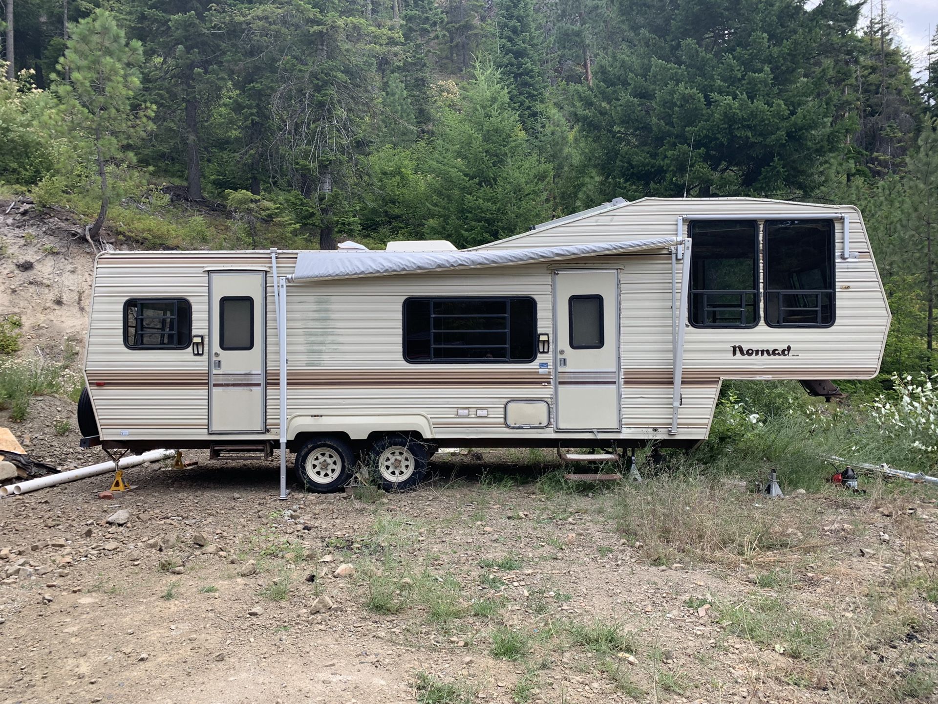 5th wheel RV 1989 Nomad travel trailer for Sale in Cle Elum, WA - OfferUp