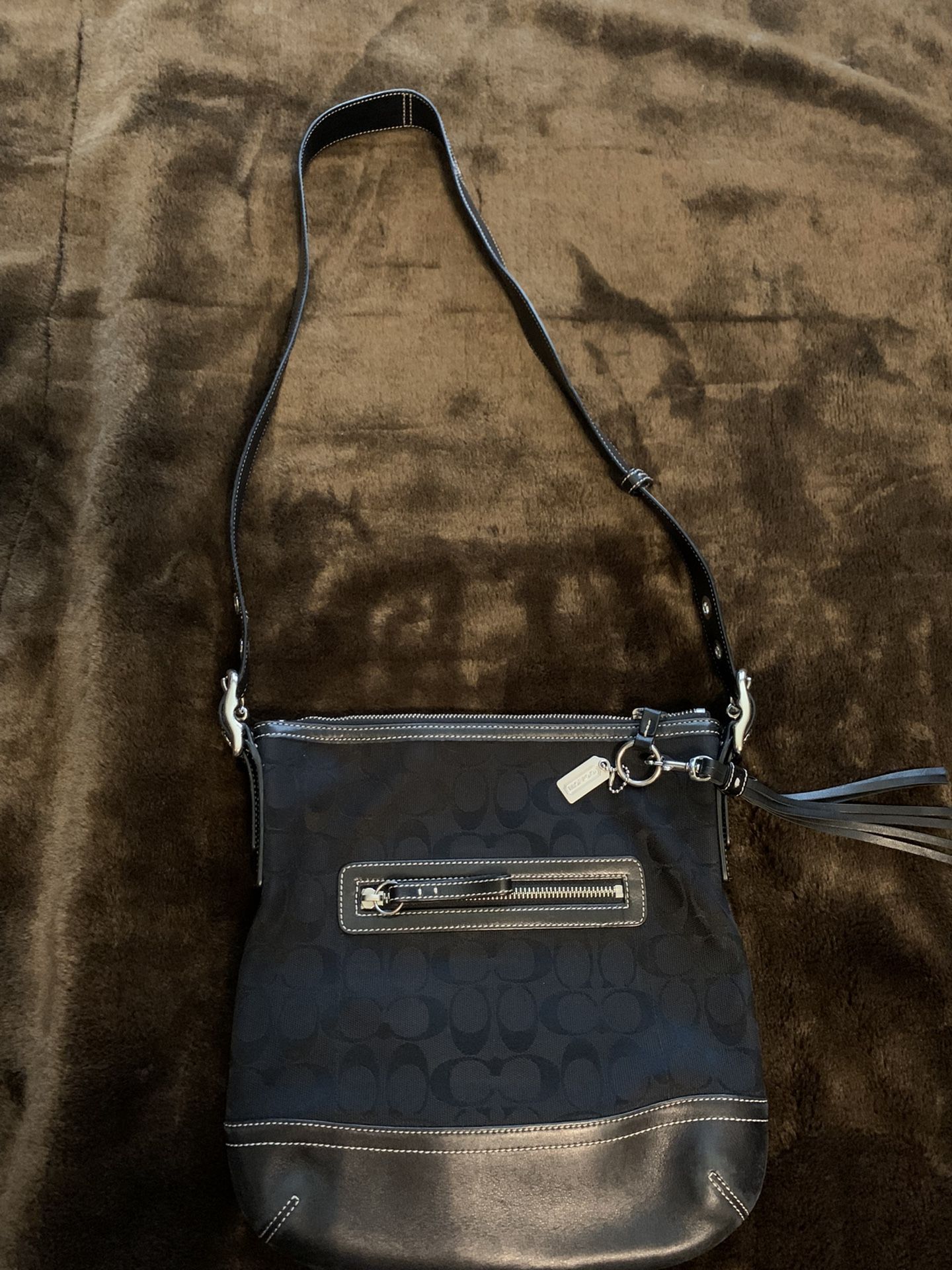 Coach Signature Crossbody Shoulder Bag for Sale in Salem, OR - OfferUp