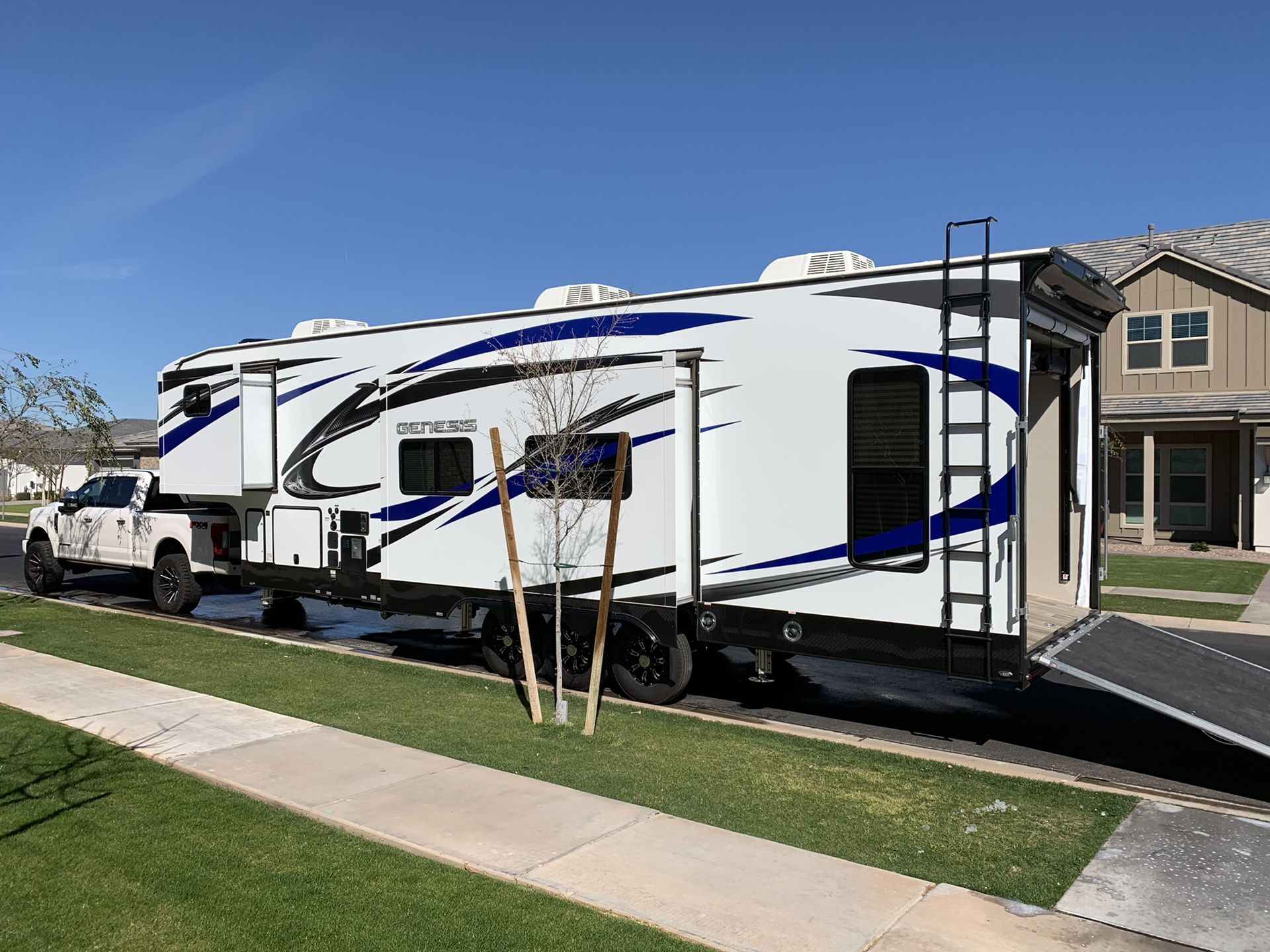 2019 Genesis Supreme Toy Hauler, 37GSXL for Sale in Gilbert, AZ - OfferUp