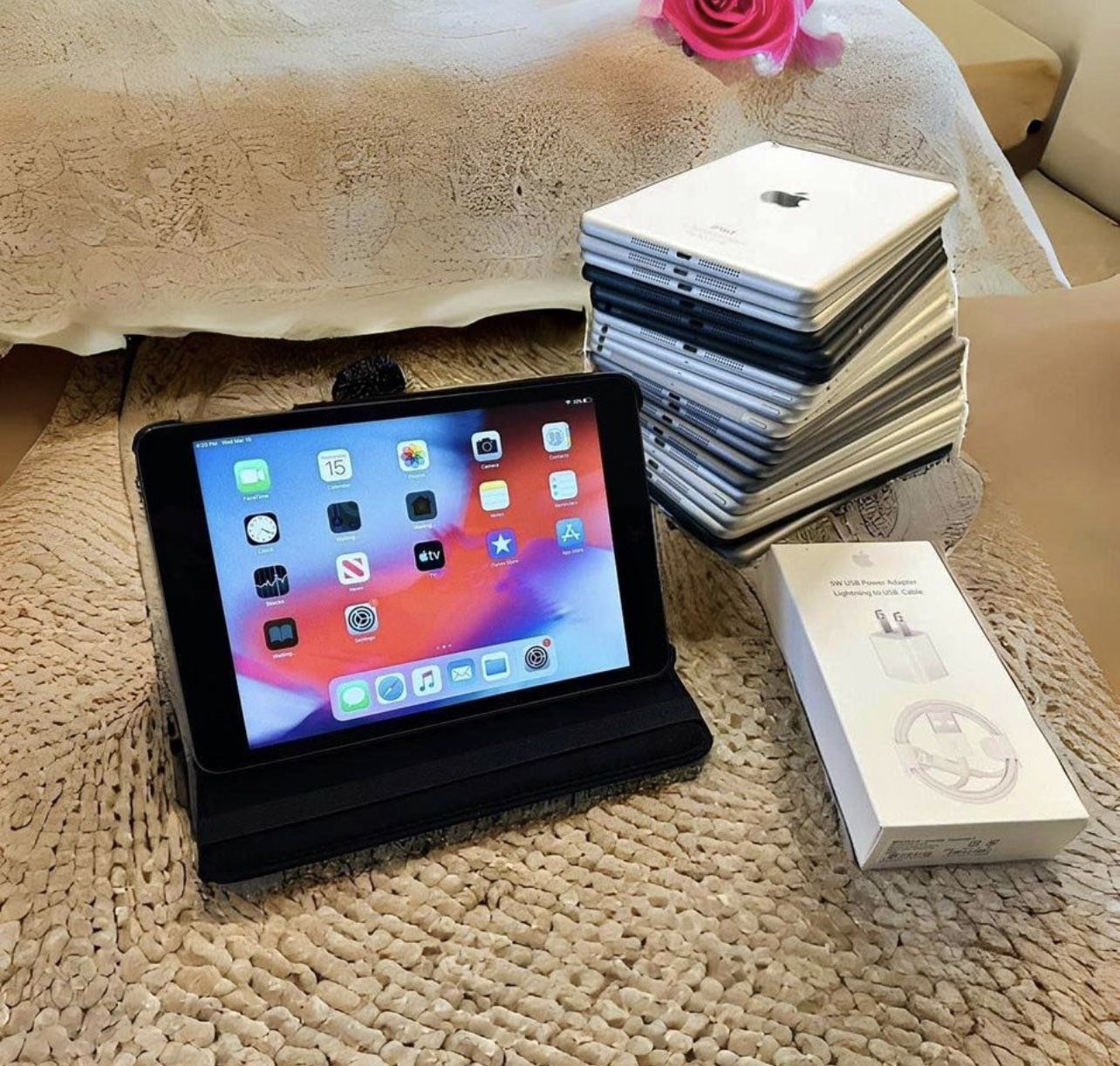 Apple iPad mini 2 Tablet 16GB Wi-Fi Leather Case And Charger Included for Sale in Kent, WA - OfferUp