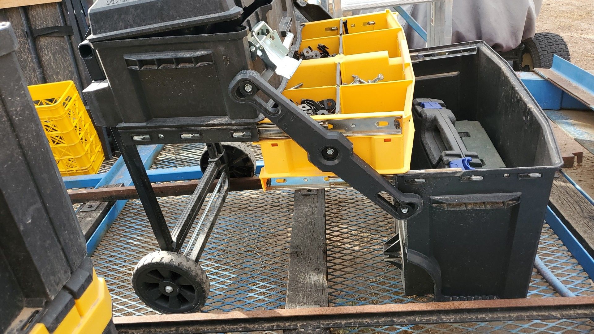 Dewalt tool box (tools not included) for Sale in Socorro, TX - OfferUp