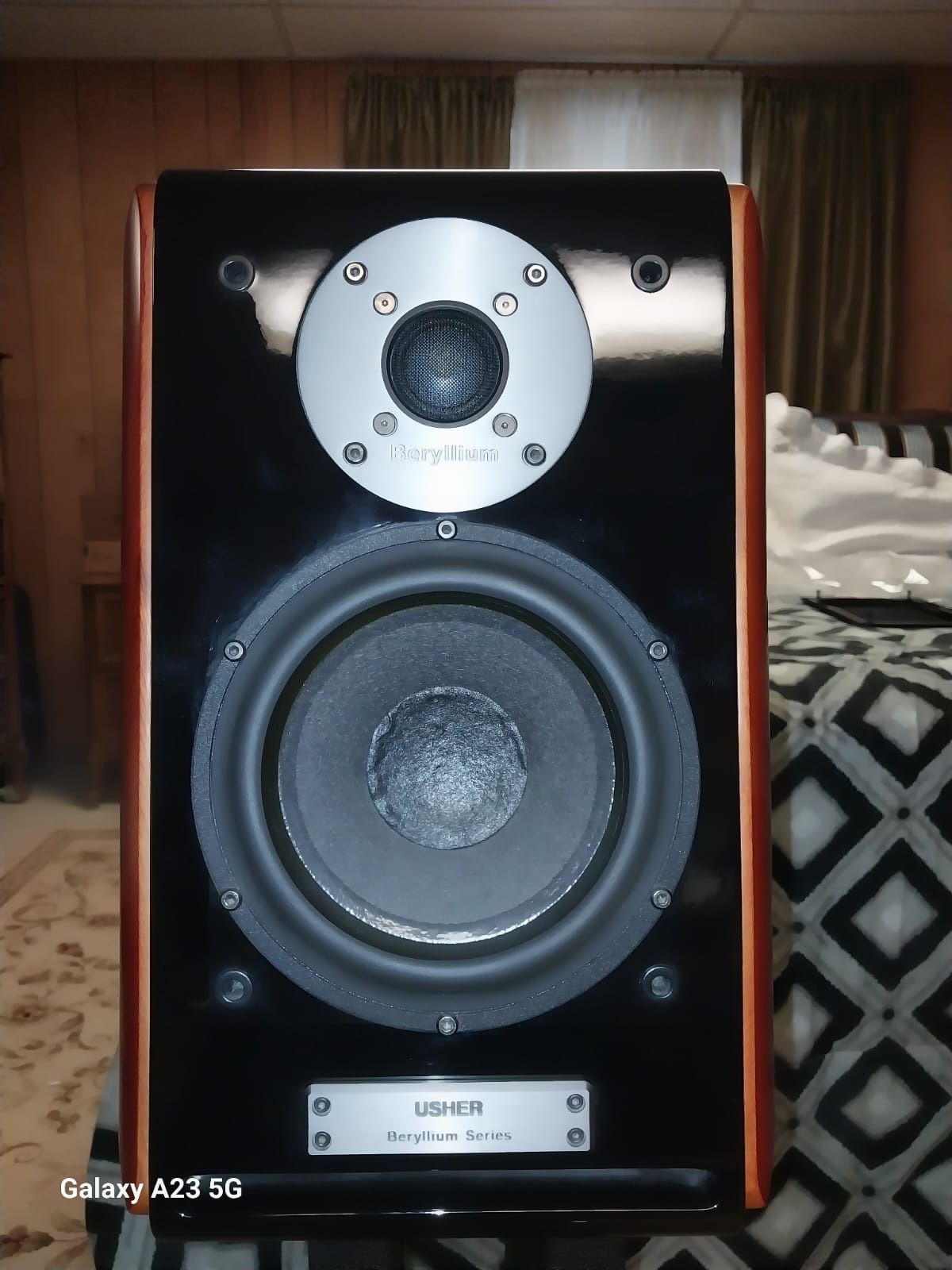 Usher B-718 Beryllium Bookshelf Monitor Speakers + Atlantis Metal ...