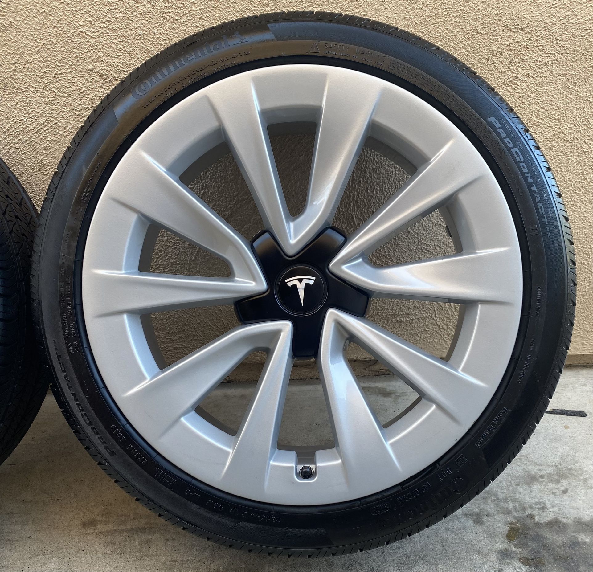 Tesla Model 3 Wheels for Sale in Yorba Linda, CA - OfferUp