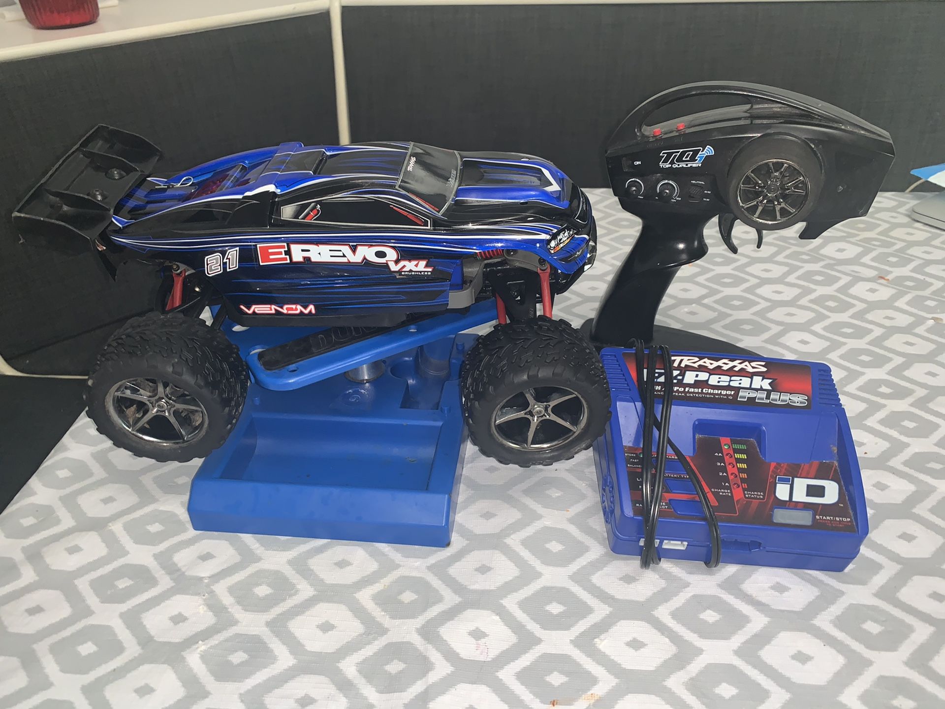 1/16 traxxas e revo VXL ,with free battery and charging included (non ...