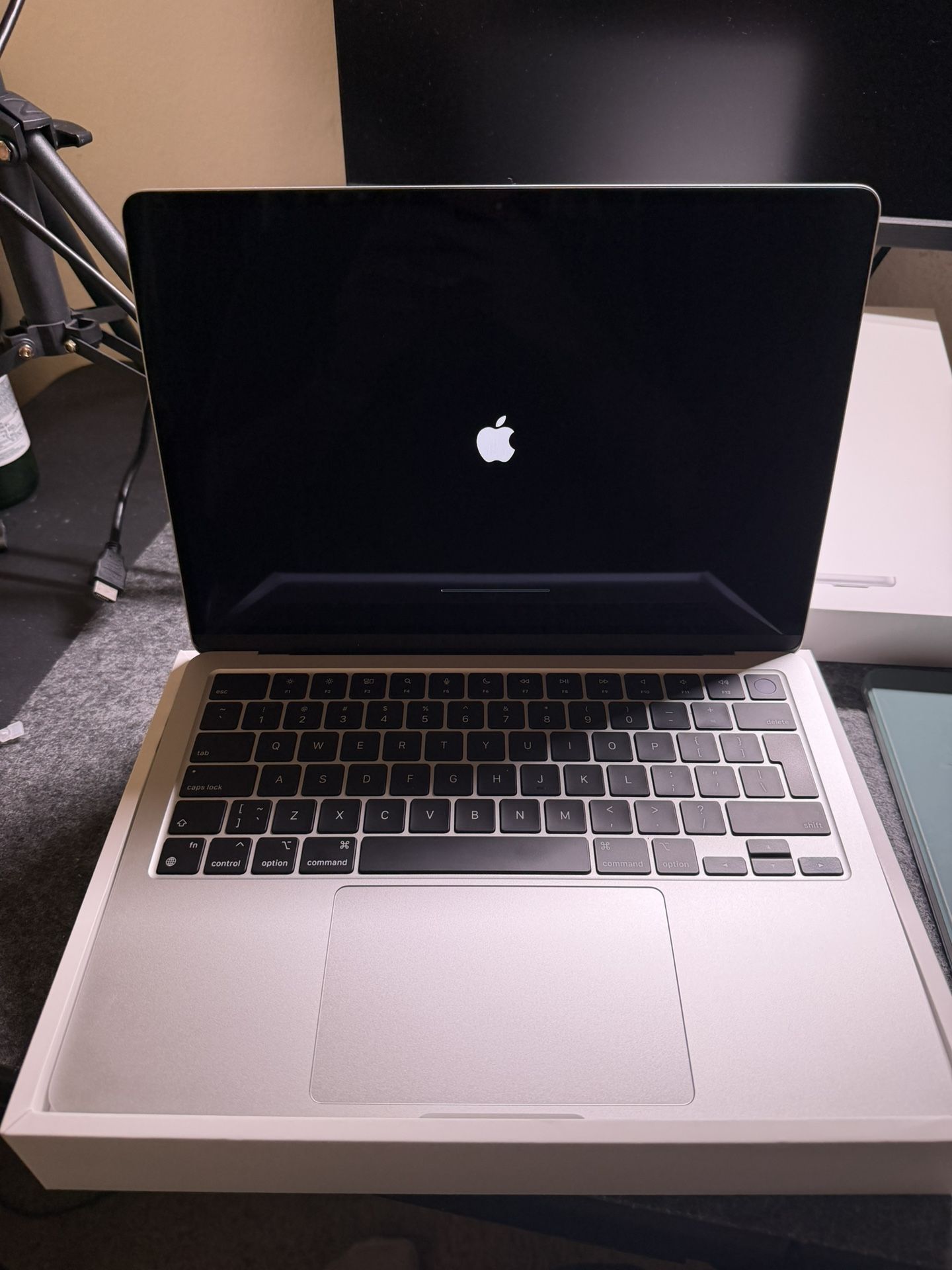 MacBook Air M2 – 16GB RAM / 512GB SSD – Silver – Like New, Full ...
