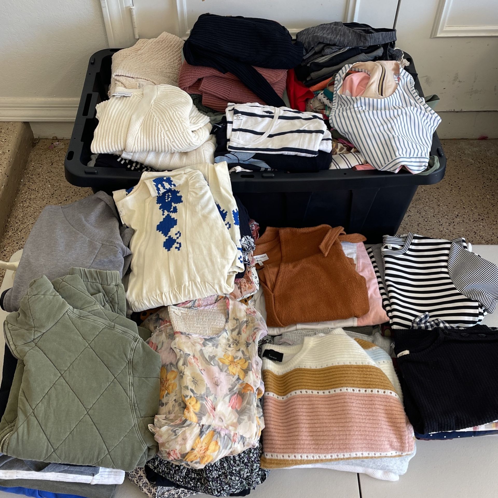 Nice Women’s Clothing & Shoes Lot for Sale in Mesa, AZ - OfferUp