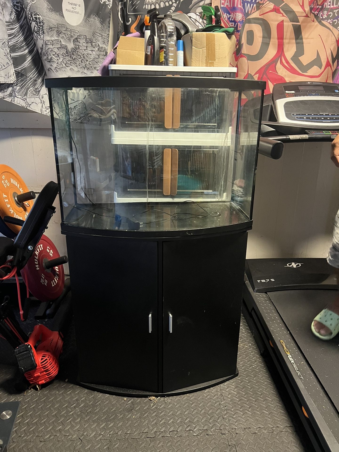 42-45 Gallon Fish Tank W Stand for Sale in Honolulu, HI - OfferUp