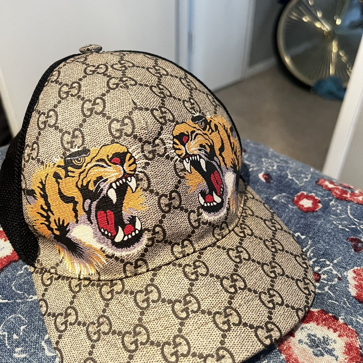 Gucci tiger on sale hat Gucci tiger on sale hat