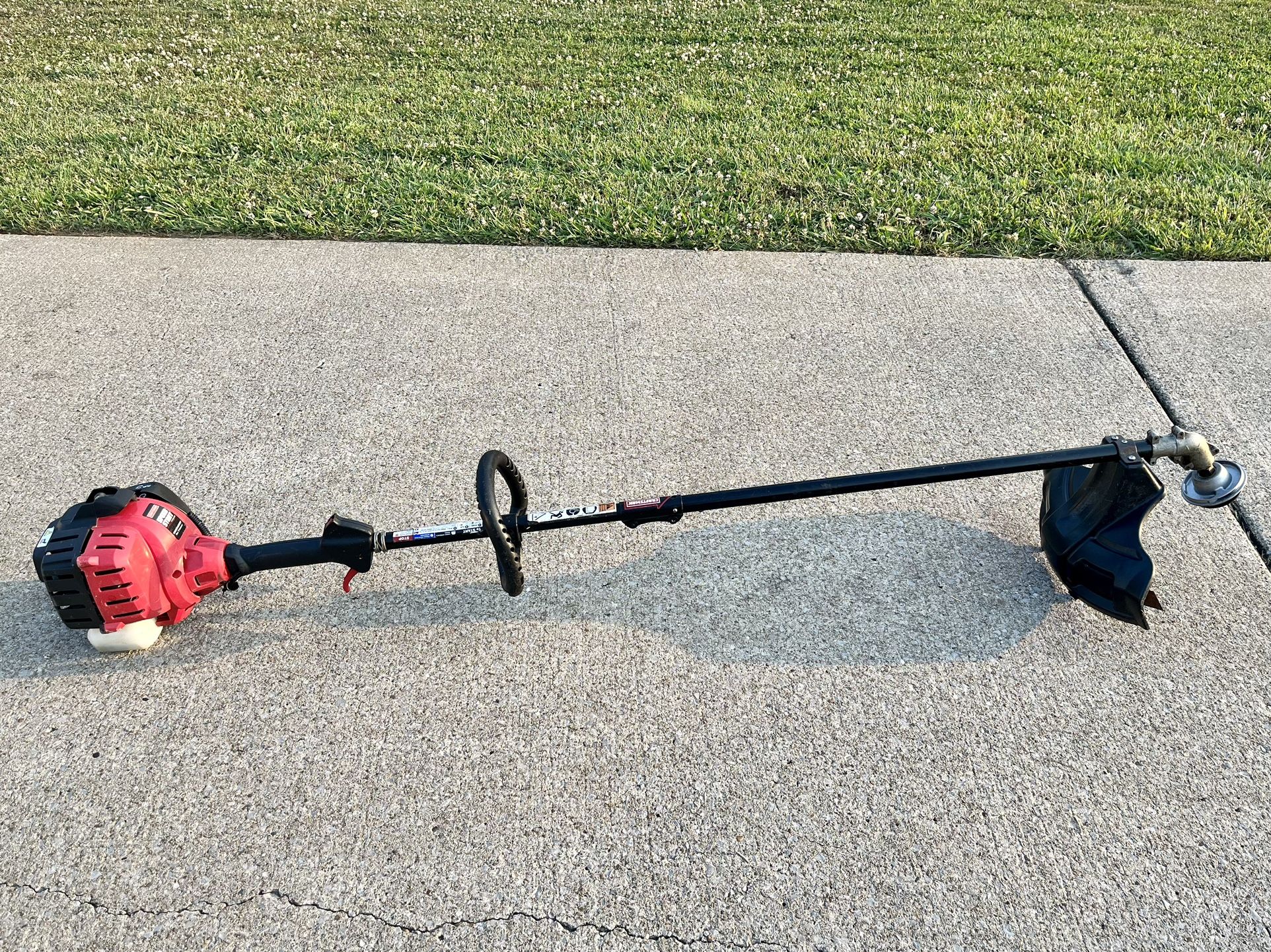 Craftsman Weedwacker Weedeater In very good condition for Sale in ...