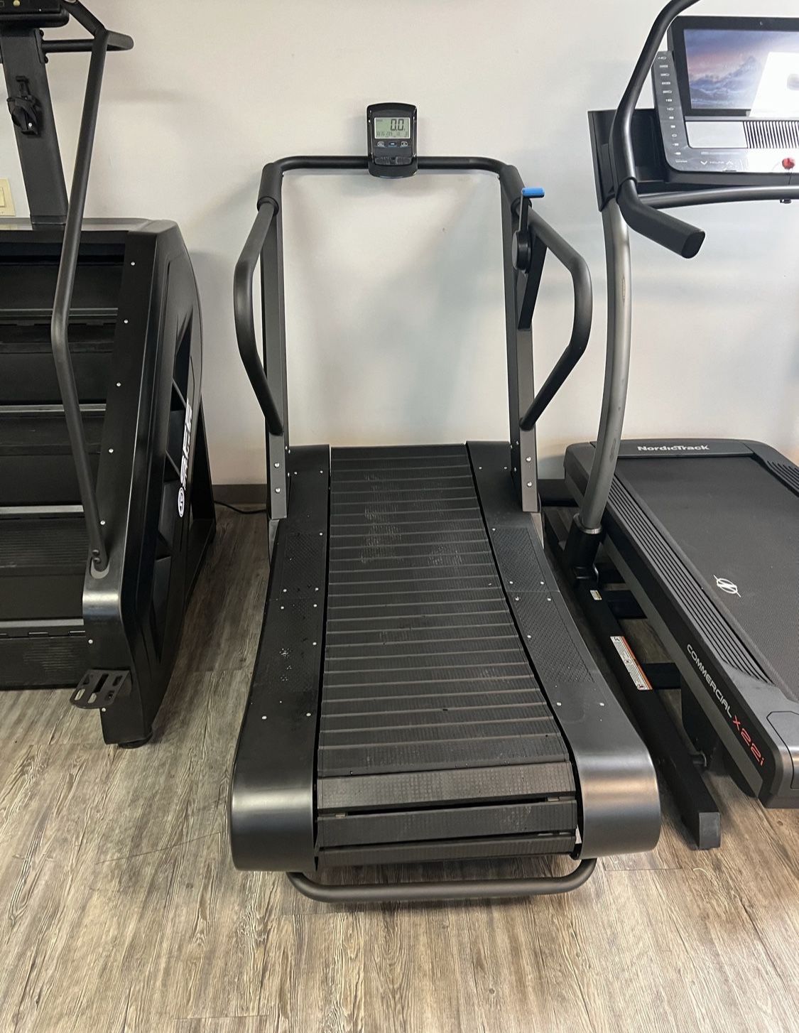$1300 - SFE Air Runner PRO Curved Treadmill for Sale in Glendale, AZ ...