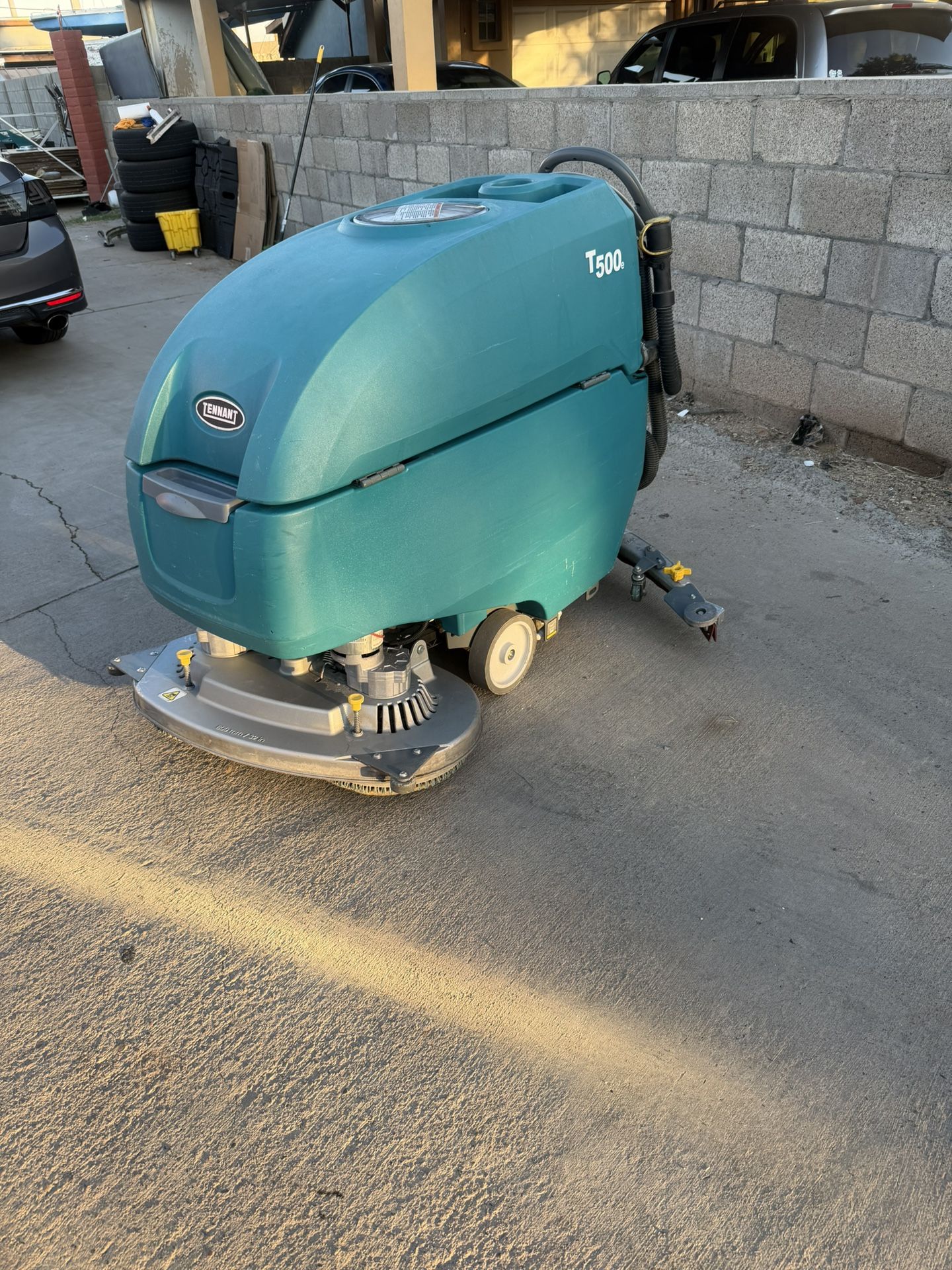 Tennant Floor Scrubber ($3500) for Sale in Phoenix, AZ - OfferUp