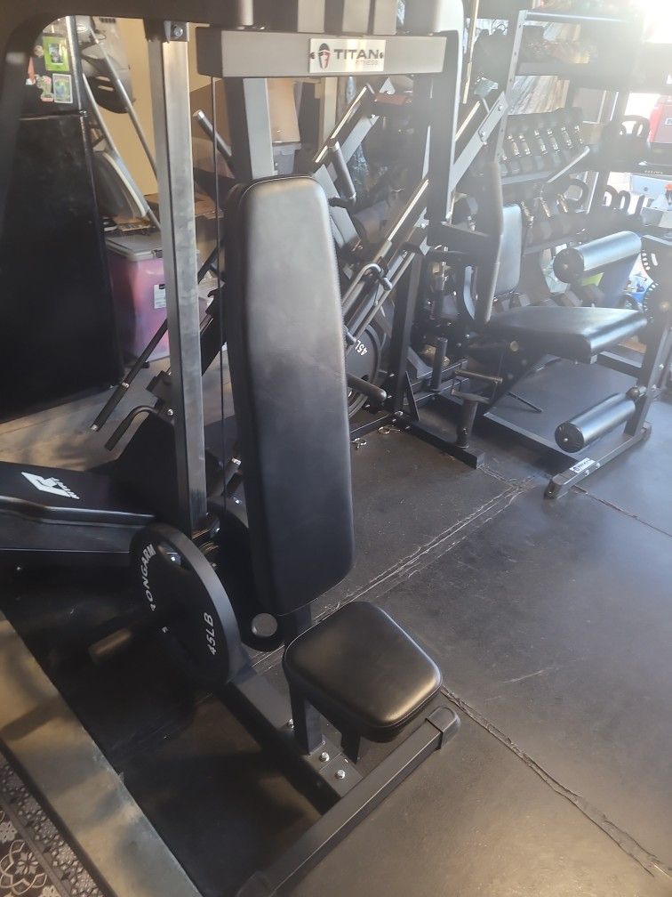 Titan Fitness Plate Loaded Fly Machine for Sale in El Paso, TX - OfferUp