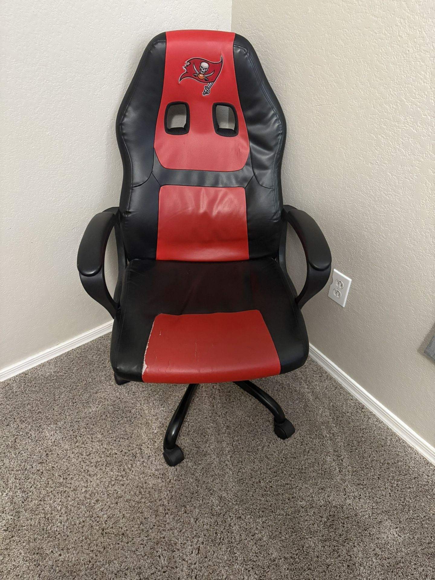 Free Used Computer Chair for Sale in Mesa, AZ - OfferUp