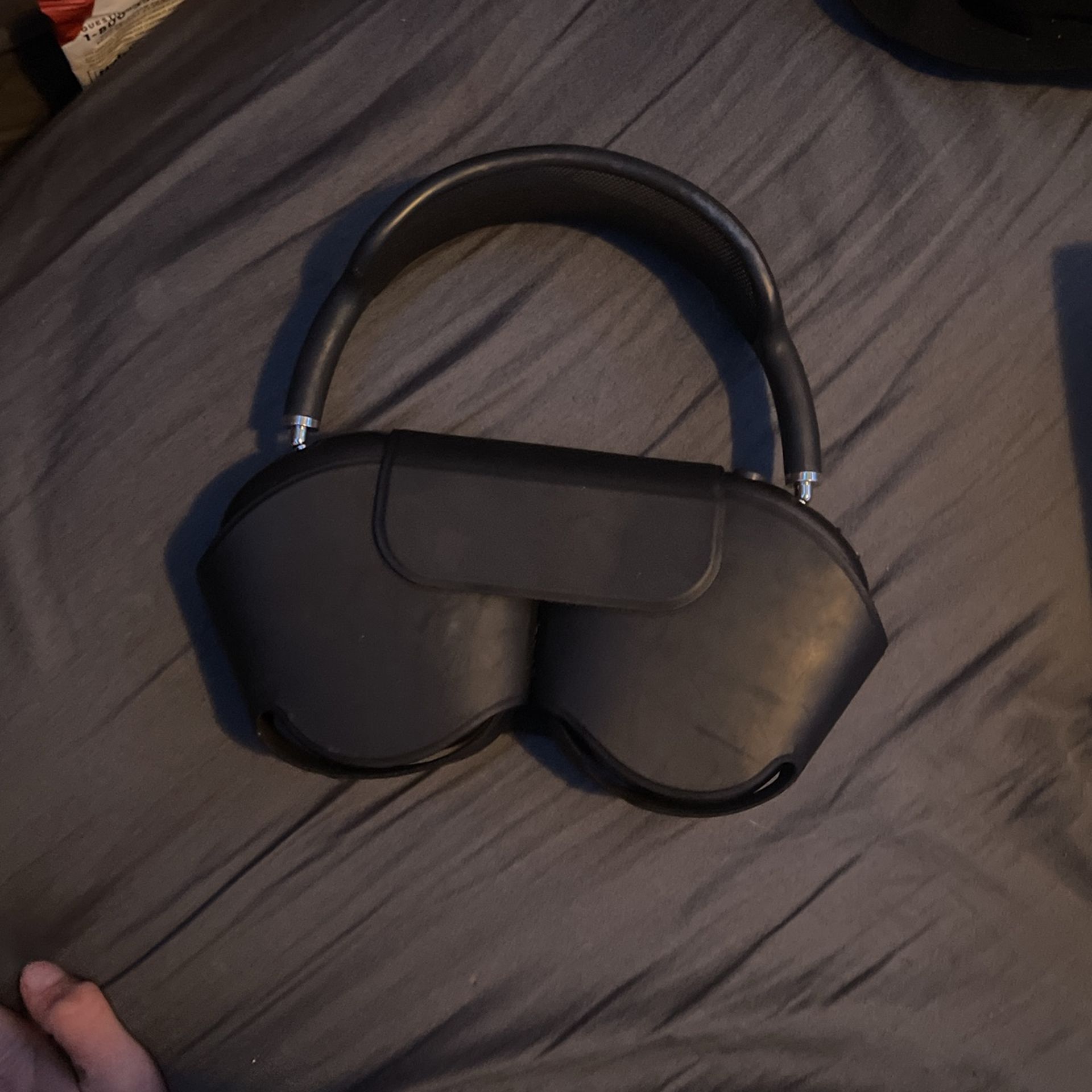 AirPod maxes for Sale in Modesto, CA - OfferUp