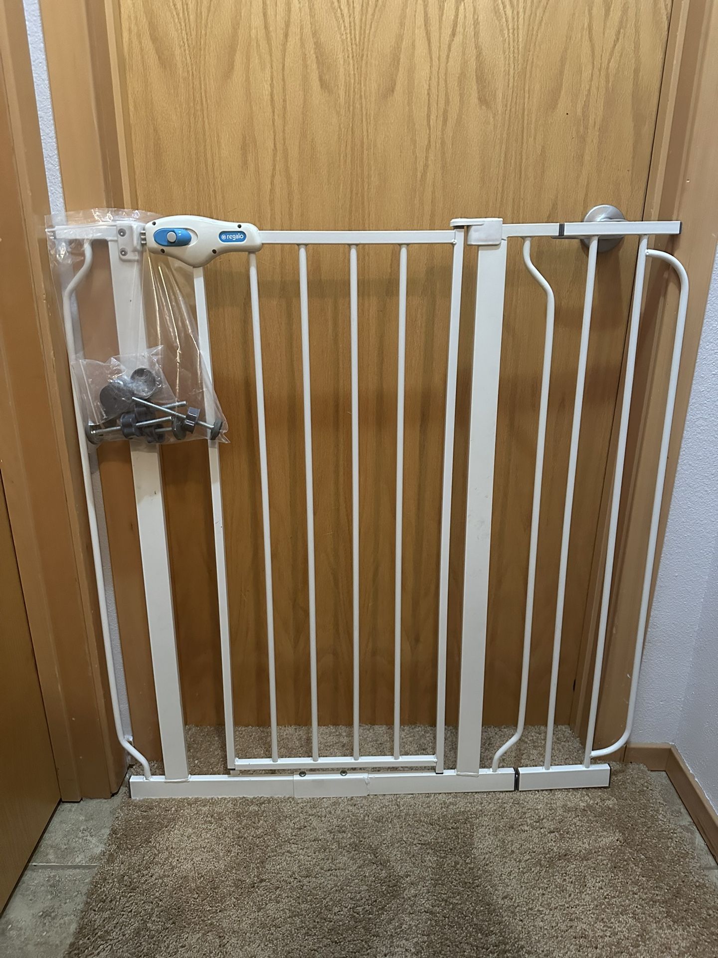 Regalo Baby Gate for Sale in Everett, WA - OfferUp