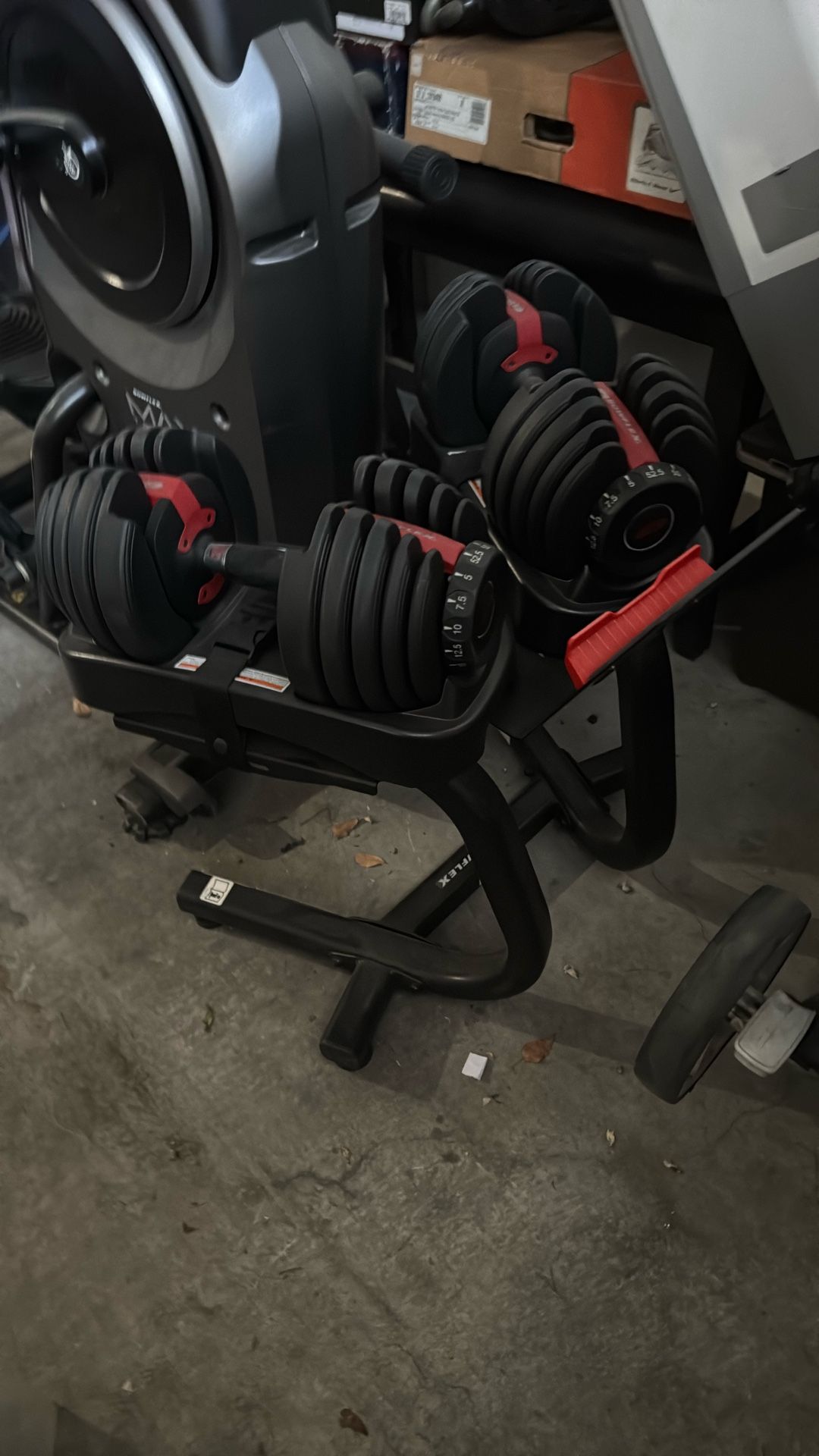 BowFlex SelectTech 552 Dumbbells (Pair) and Stand Bundle for Sale in ...