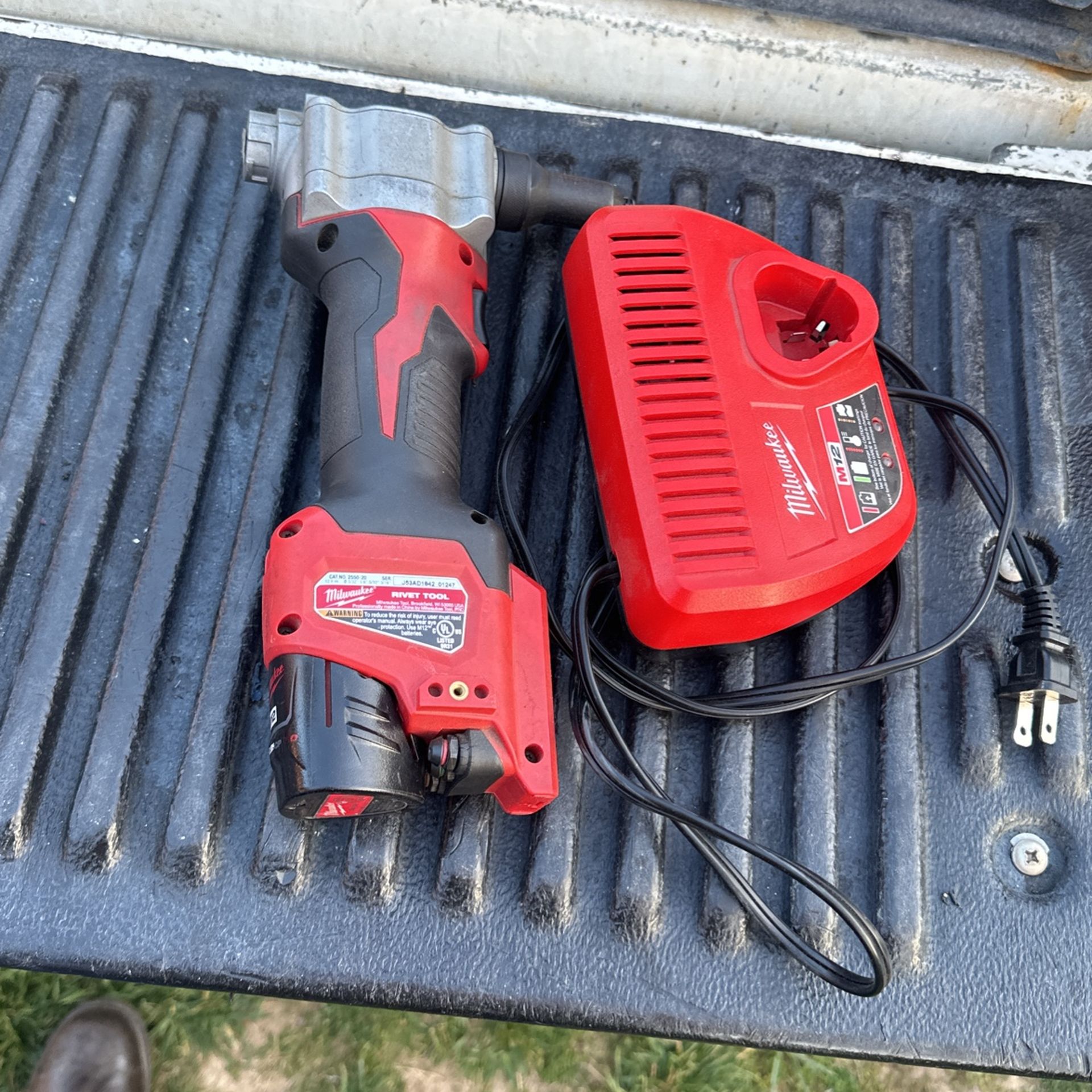 M12 Rivet Gun for Sale in Beaumont, CA - OfferUp