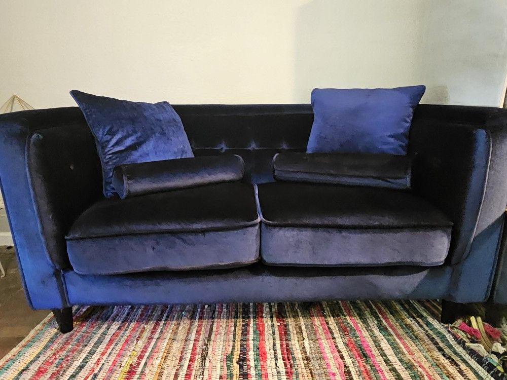 Velvet Statement Sofa/Couch for Sale in Visalia, CA - OfferUp