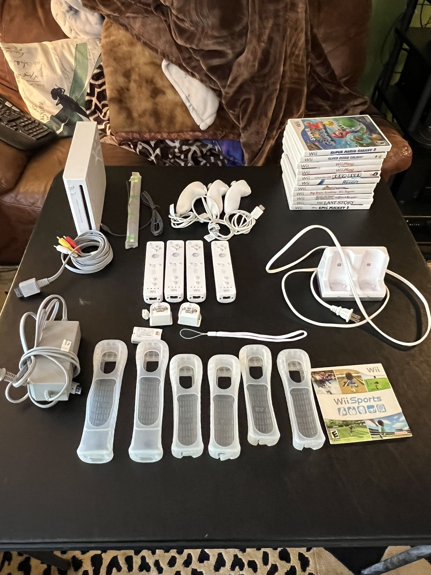 Nintendo Wii Complete Bundle - 4 Controllers, 10 Games, and More! for ...