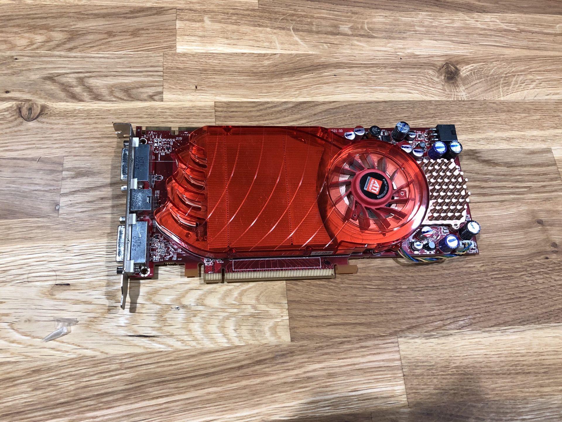 ATI Radeon HD 3850 256MB DDR3 PCI Express (PCIe) Dual DVI Video Card w ...