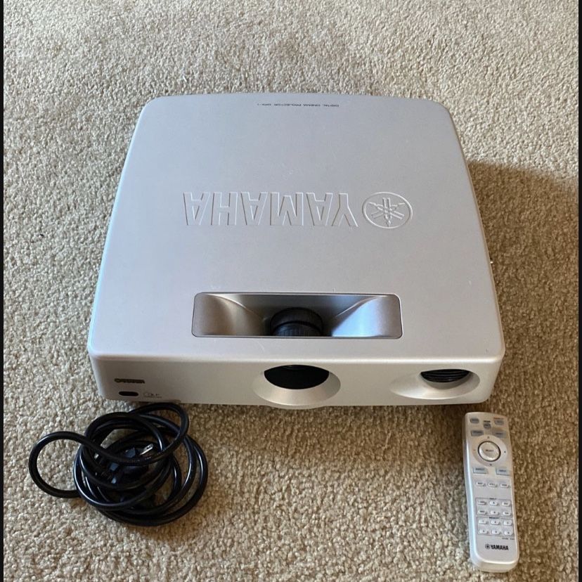Yamaha Digital Cinema Projector for Sale in Ocoee, FL - OfferUp