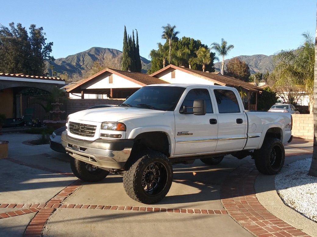 2001 GMC Sierra 2500 HD for Sale in Lake View Terrace, CA - OfferUp