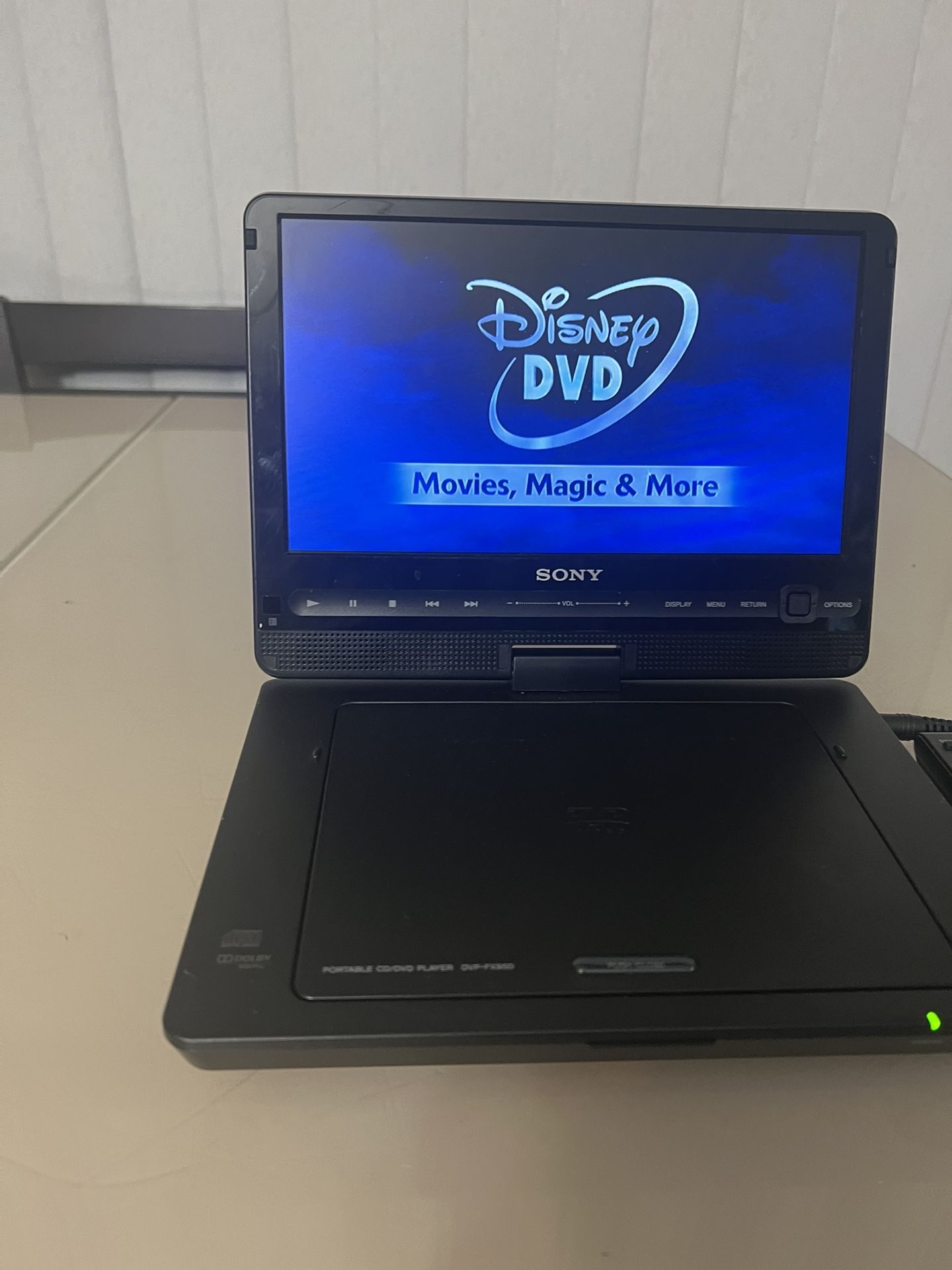 SONY 9" DVP-FX950 Portable DVD Player 180-degree swivel/flip screen ...
