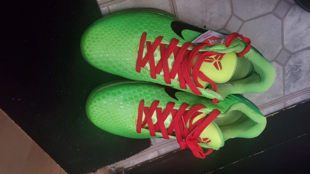 Kobe Grinch Nike for Sale in Phillips Ranch, CA - OfferUp